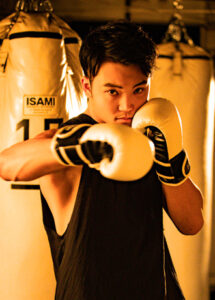 PERFORMER | b-monster（ビーモンスター） 暗闇ボクシング・フィットネス